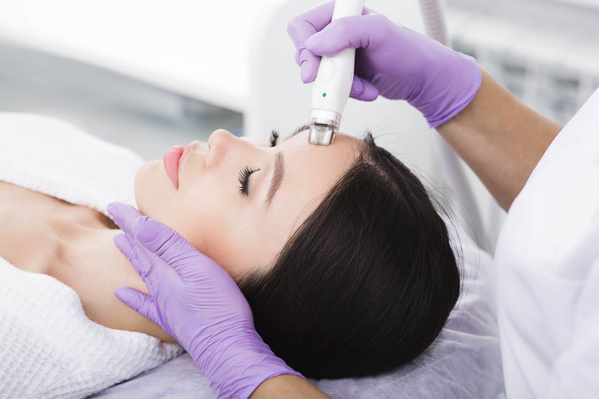 Facial Mikrodermabrasi di The Aesthetics Skin Melawai | HDmall