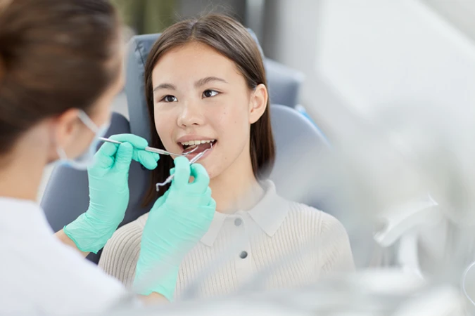 Tambal Gigi Depan (Lubang Kecil) di Satu Dental | HDmall