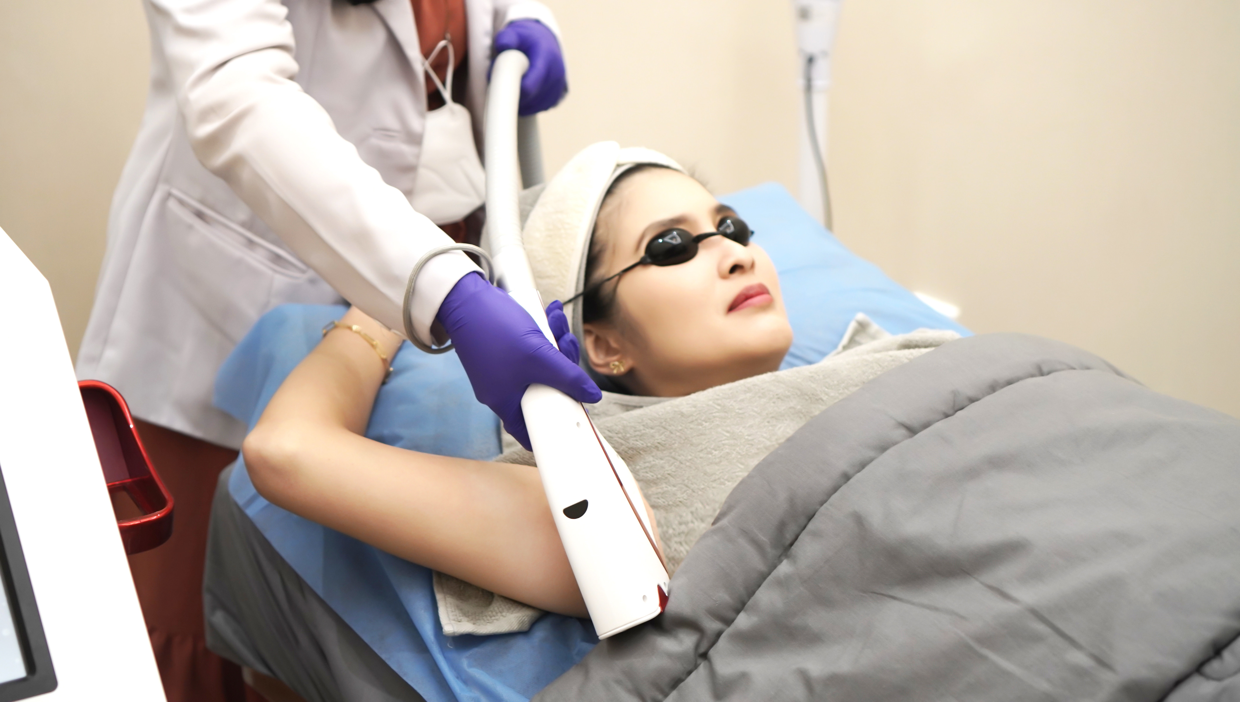 IPL Underarm di B Clinic Slimming & Aesthetic | HDmall